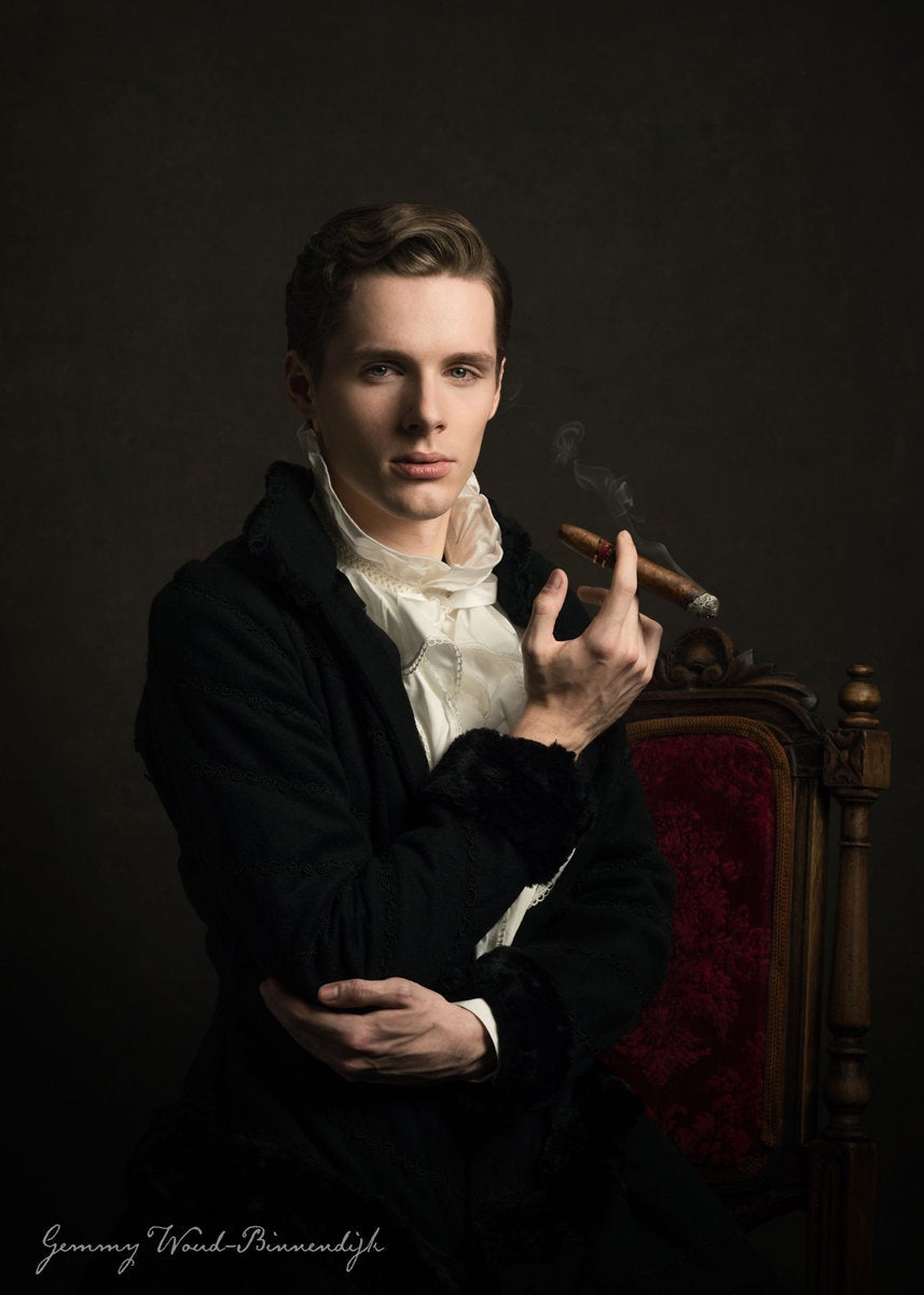 Fine art photographer takes portraits that strongly resemble paintings ...