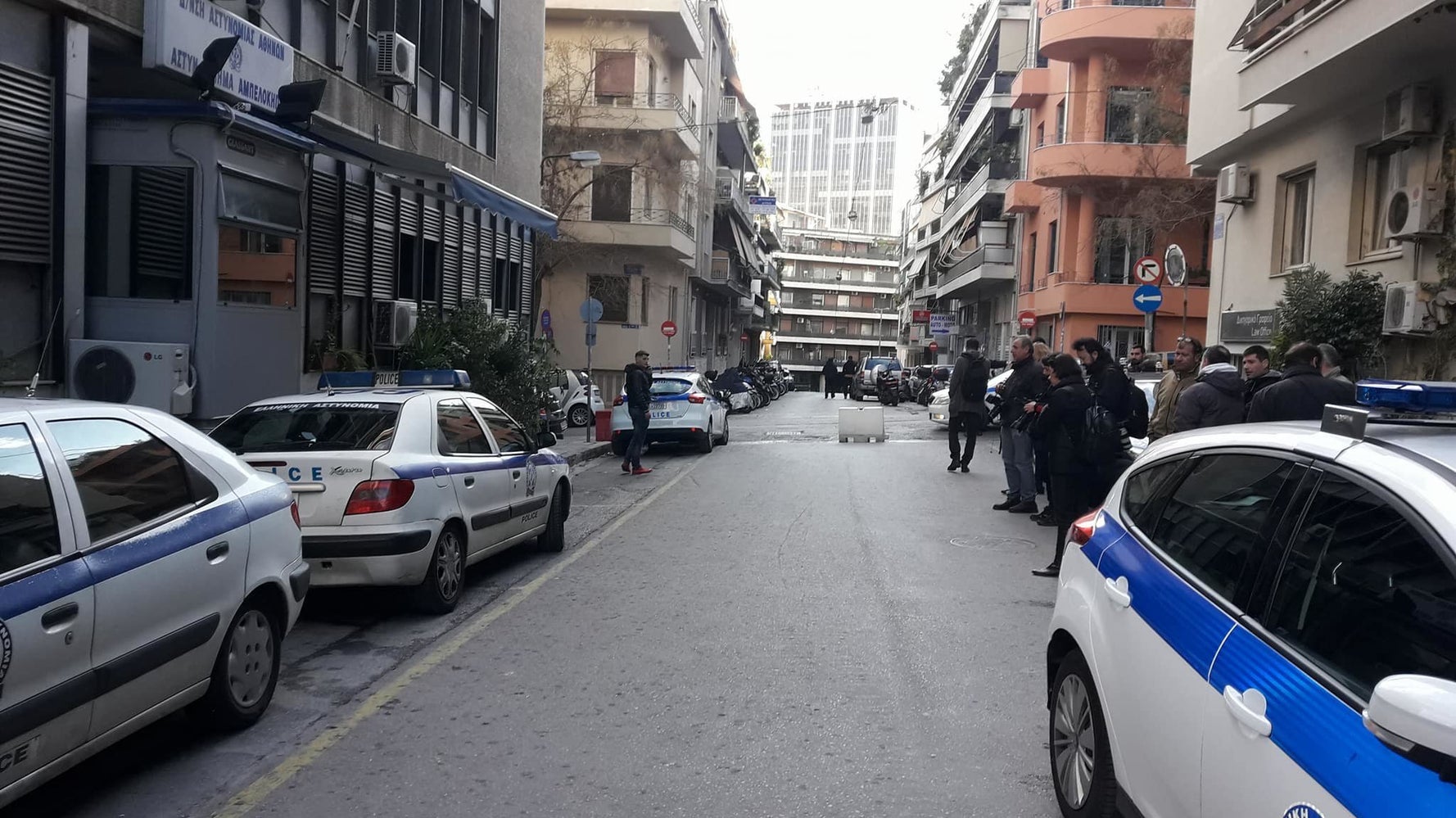 Χειροβομβίδα και στο Α.Τ. Αμπελοκήπων. Συναγερμός στην ΕΛ.ΑΣ ...