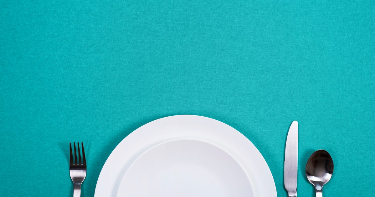 7 Red Flags That Someone Is Dealing With An Eating Disorder | HuffPost Life