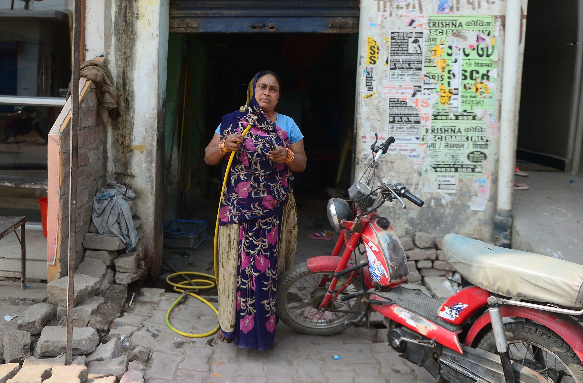 40 Stunning Photos Of Women Working Around The World | HuffPost Women
