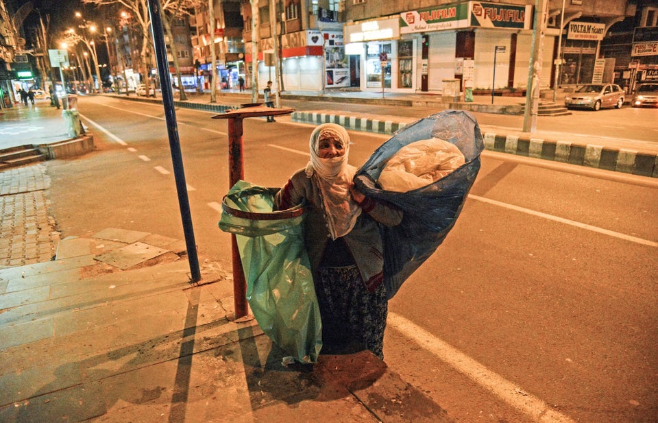 40 Stunning Photos Of Women Working Around The World | HuffPost Women