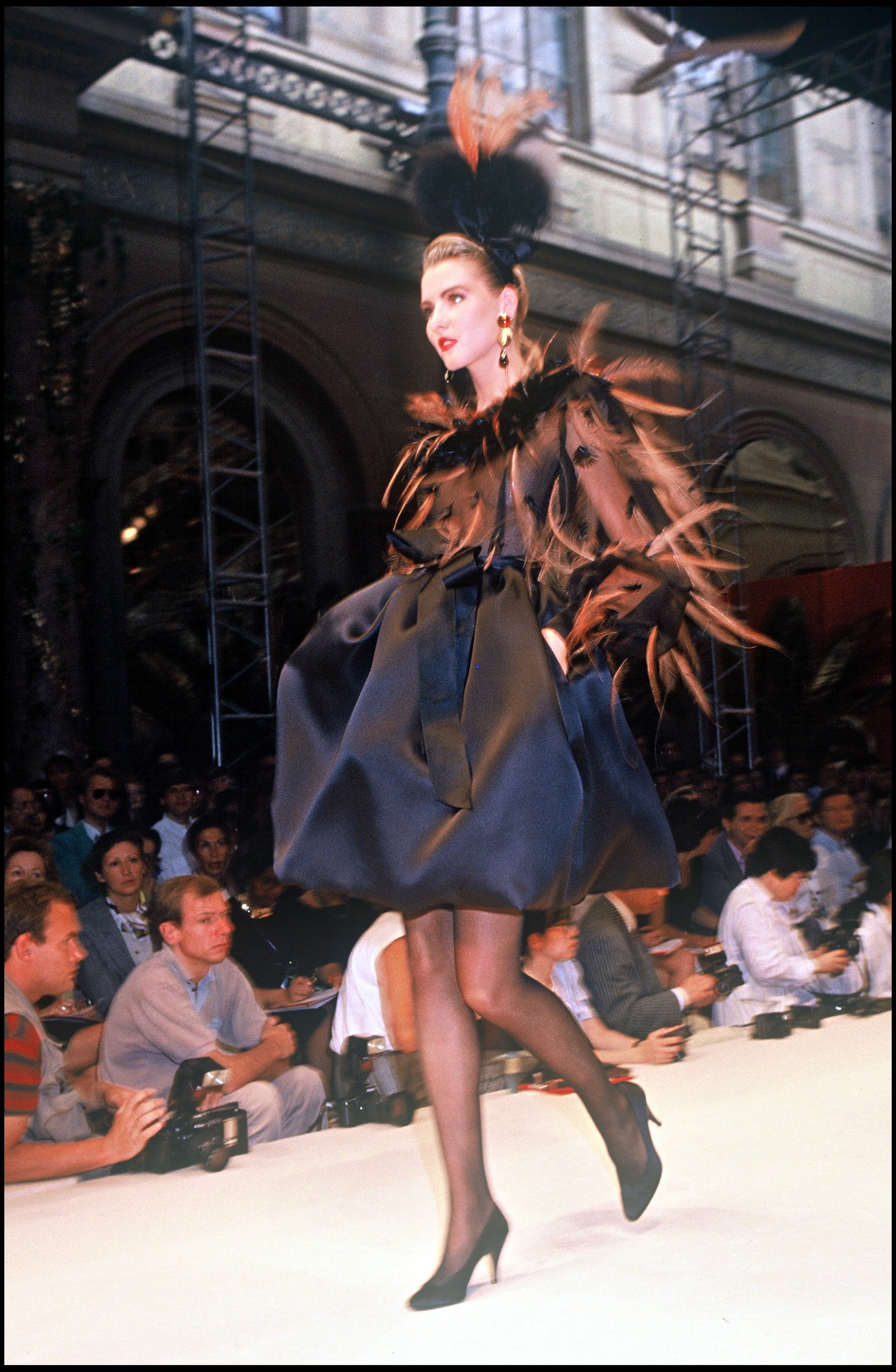 These Photos Take A Look Back At Hubert de Givenchy's Stunning Career ...