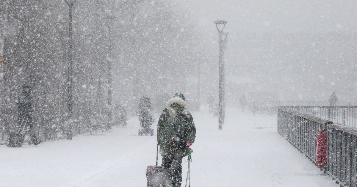 UK Weather: Met Forecasts A Bitterly Cold And Snowy Weekend | HuffPost ...