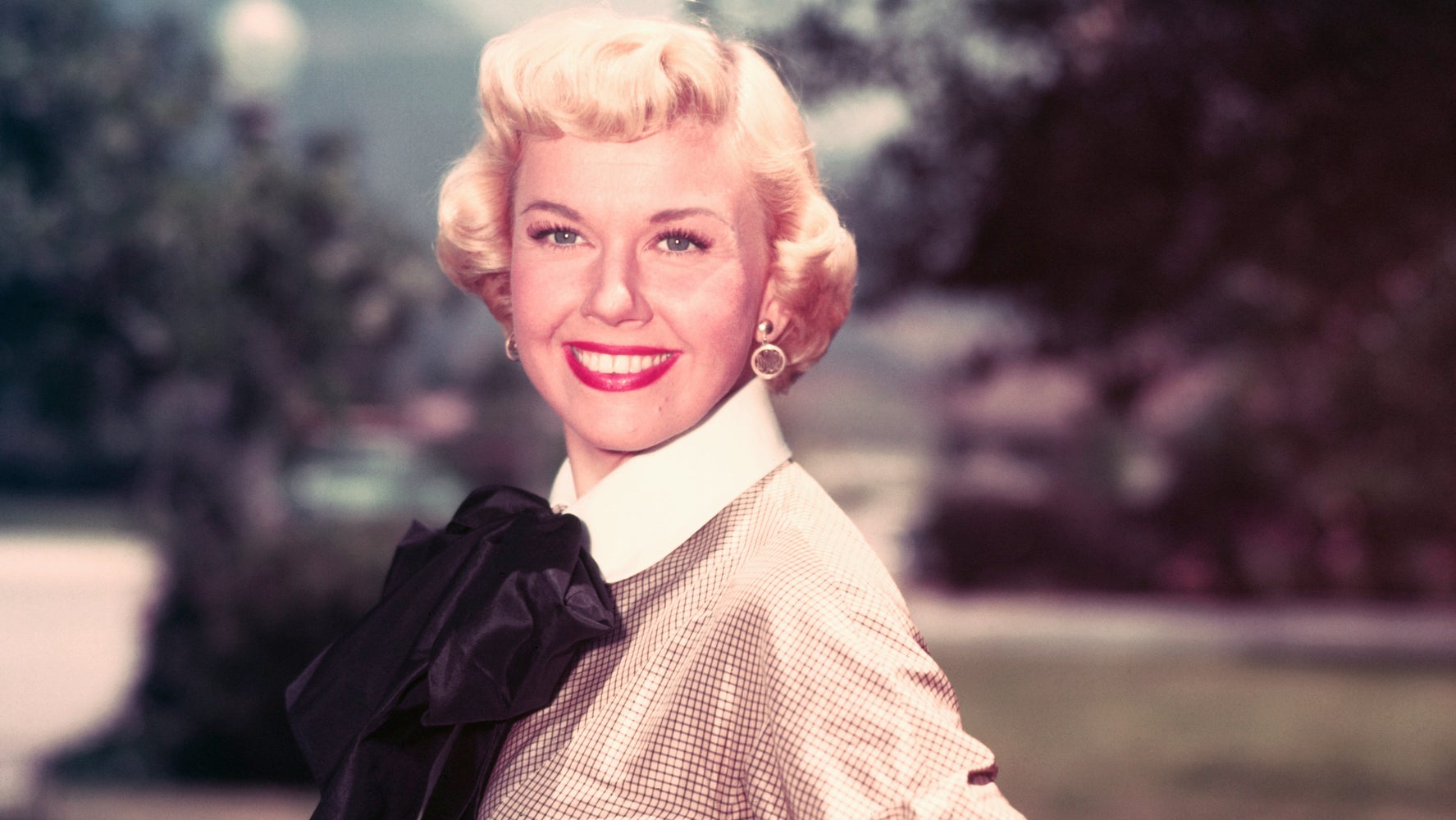 Doris Day Dead: Calamity Jane Star Dies, Aged 97 | HuffPost News