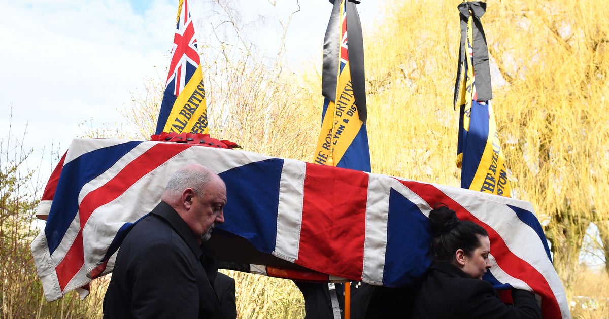 Funeral For RAF Veteran With No Family Attended By 100 People After ...