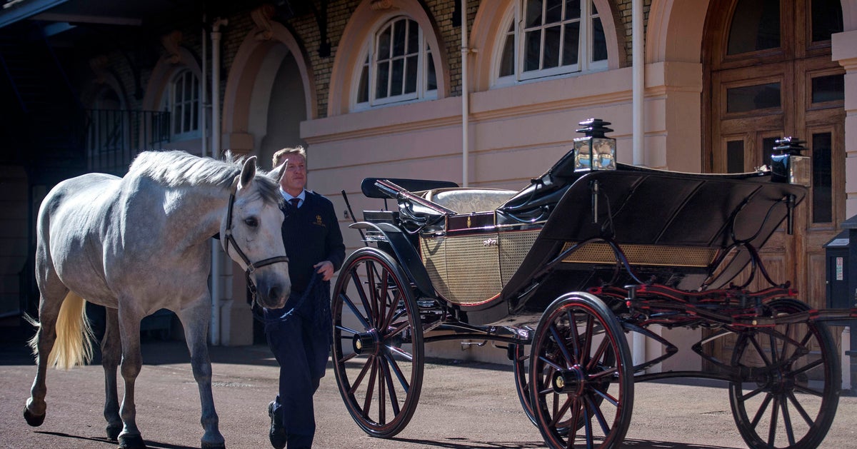 Royal Wedding's Ascot Landau Carriage Revealed By Prince Harry And ...