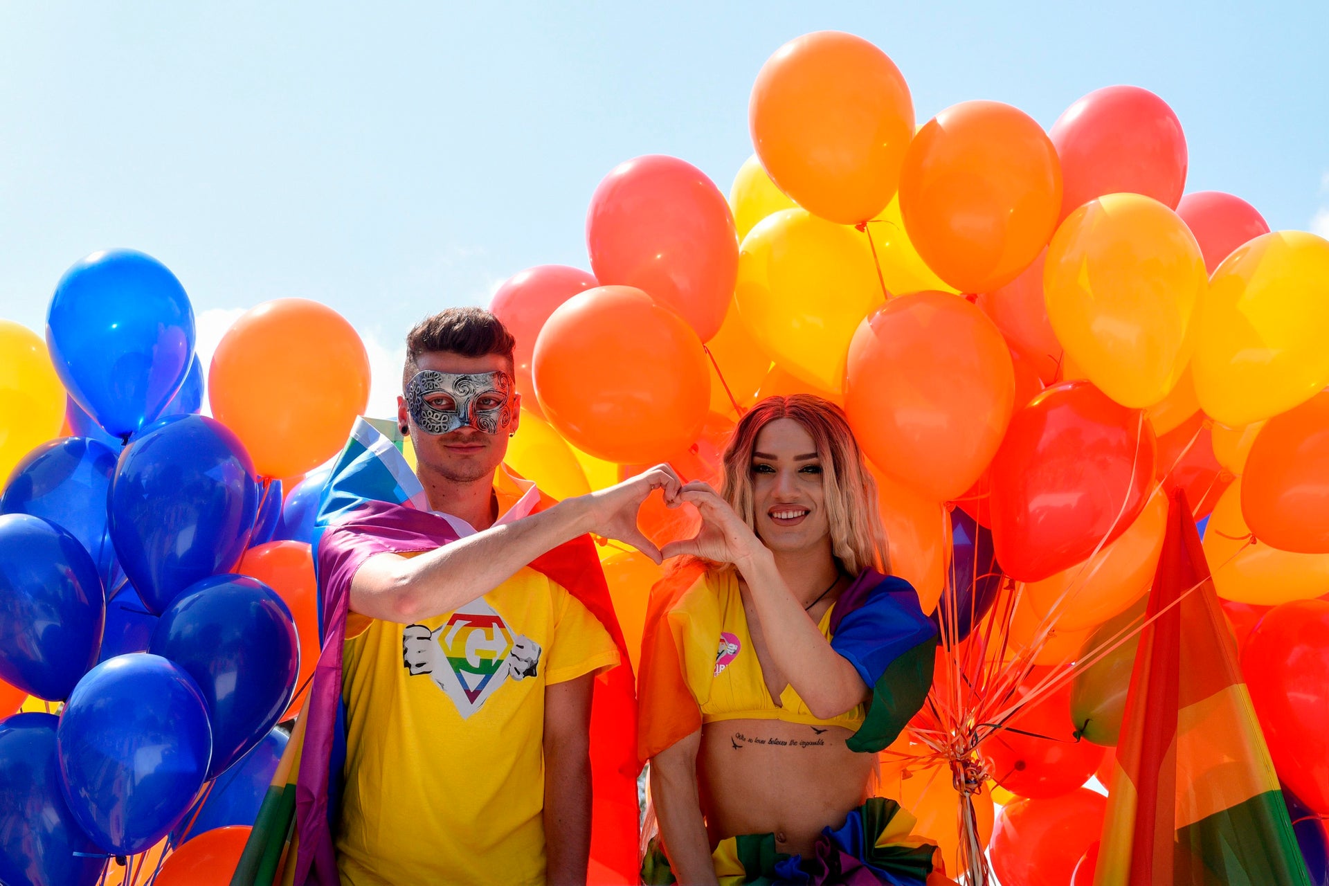 37 Beautiful Photos Of LGBTQ Pride Celebrations Around The World ...