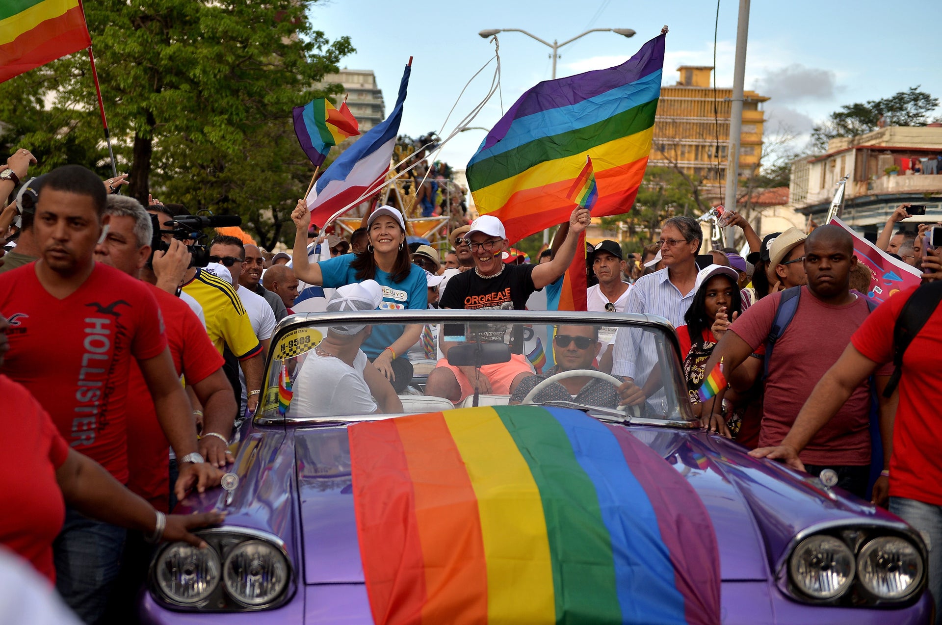 37 Beautiful Photos Of LGBTQ Pride Celebrations Around The World ...