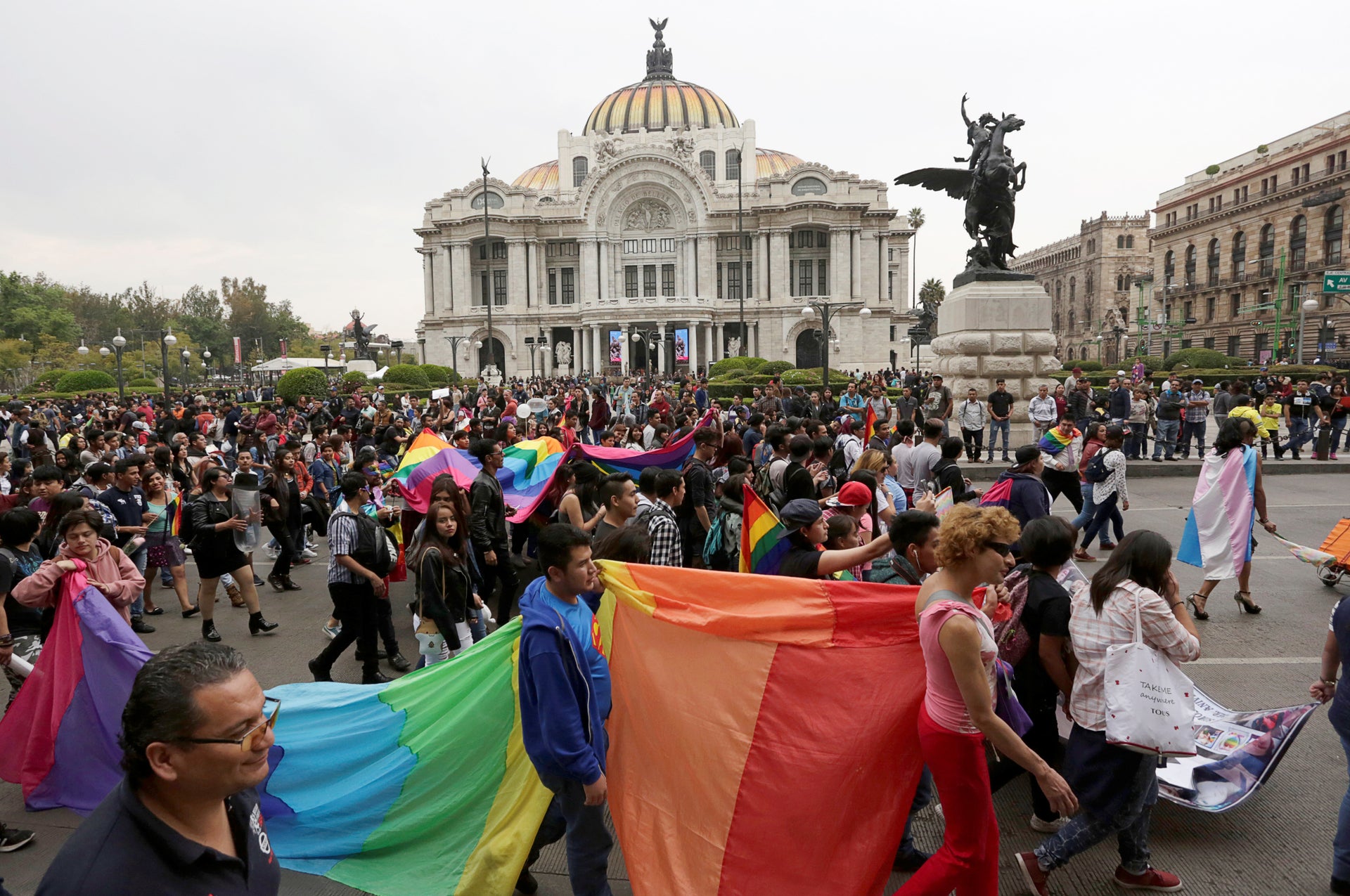 37 Beautiful Photos Of LGBTQ Pride Celebrations Around The World ...