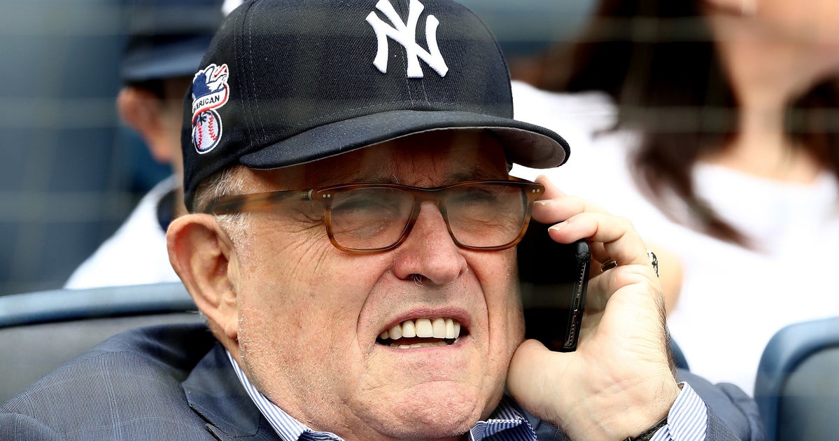 Crowd At Yankee Stadium Greets Rudy Giuliani With 'Thunderous Boos ...