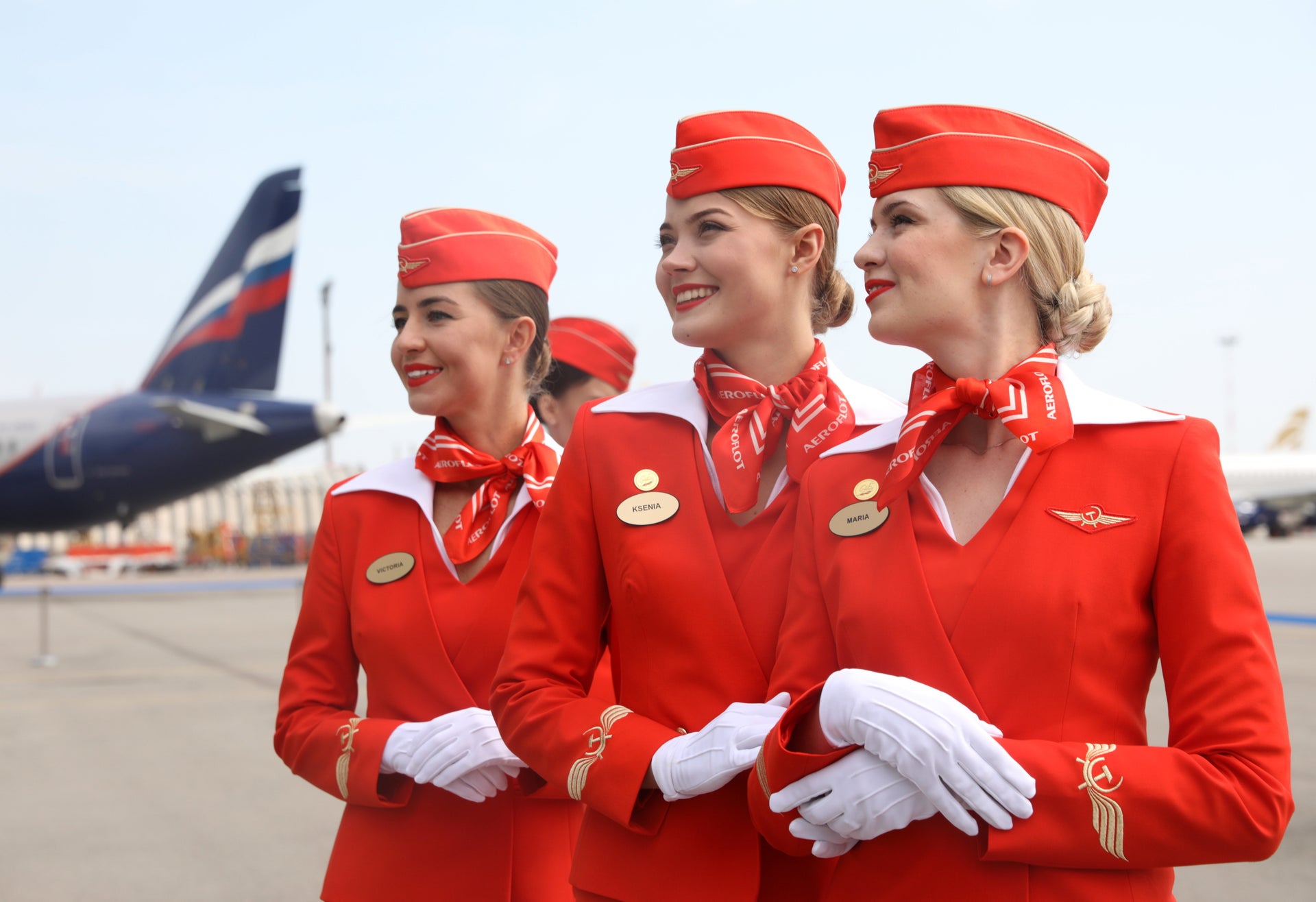 47 Stunning Photos Of Flight Attendant Uniforms Over The Years ...