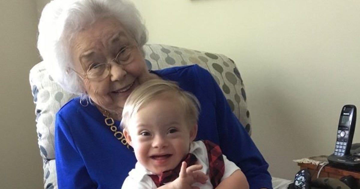 Original Gerber Baby Meets The Current Kid In Photo Op For The Ages ...