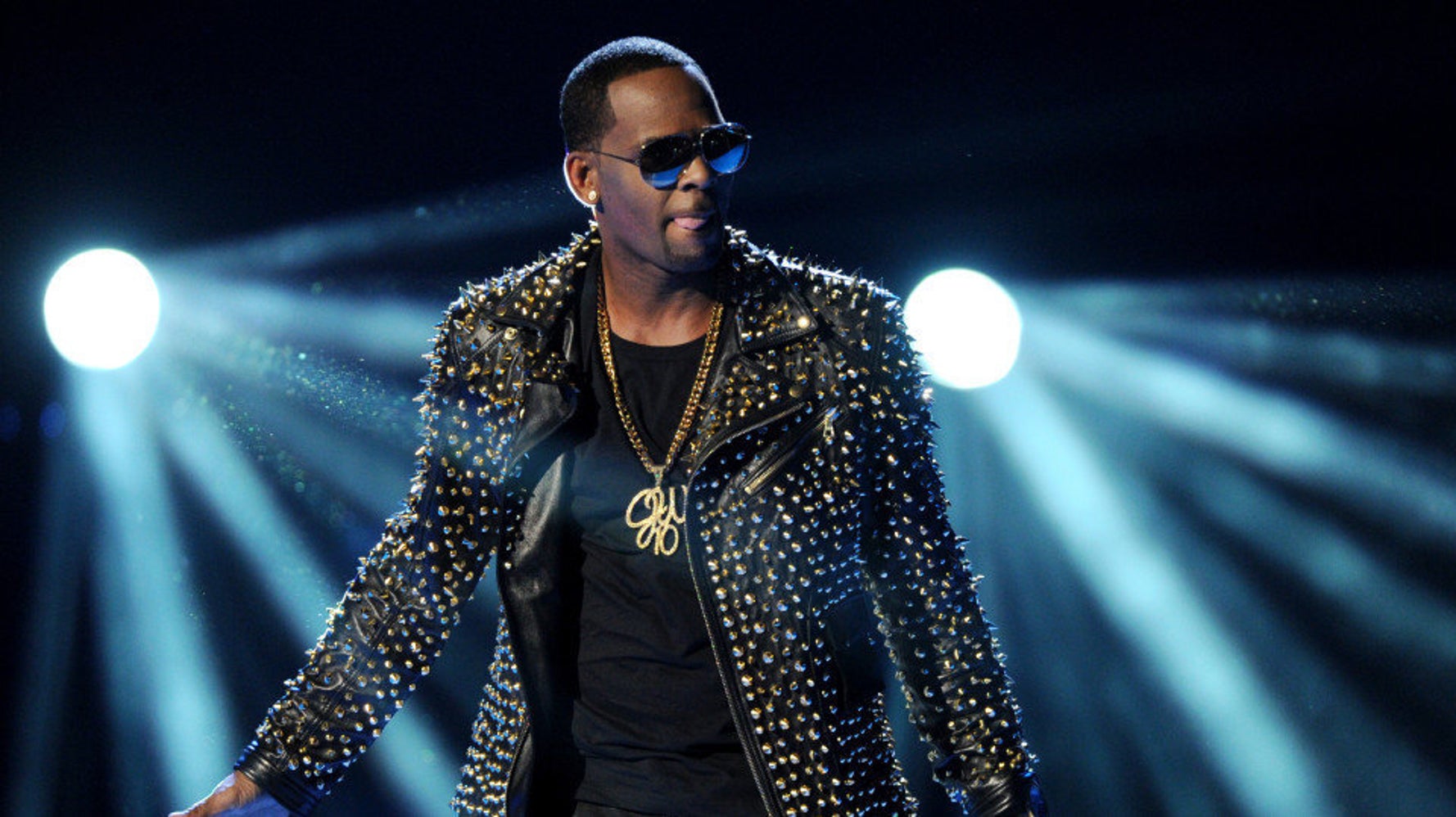 Singer-Songwriter R. Kelly LIVE | HuffPost