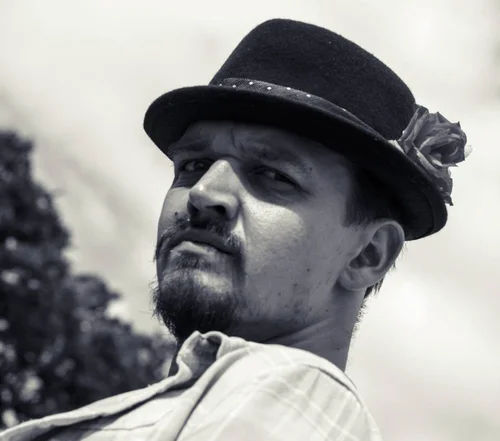 Ruth Oldfield's Instagram, Twitter & Facebook on IDCrawl