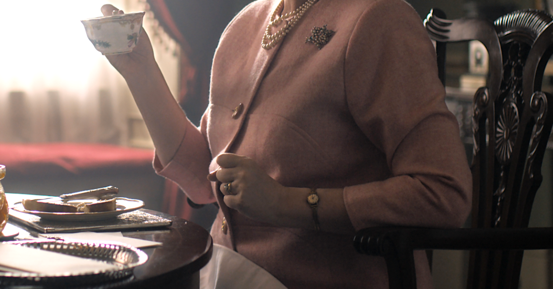 See Olivia Colman As Queen Elizabeth In The Crown Huffpost
