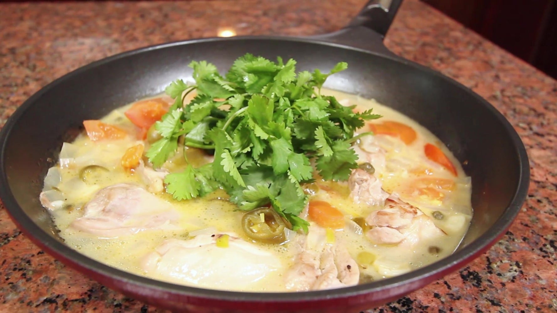 Cena En 20 Minutos Con Chef Cheo: Pollo Atlántico | HuffPost Videos