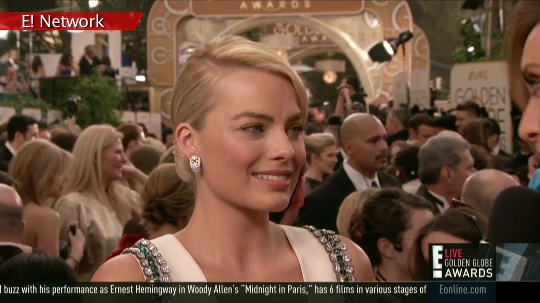 Margot Robbie's Stunning Red Carpet Look | HuffPost Videos