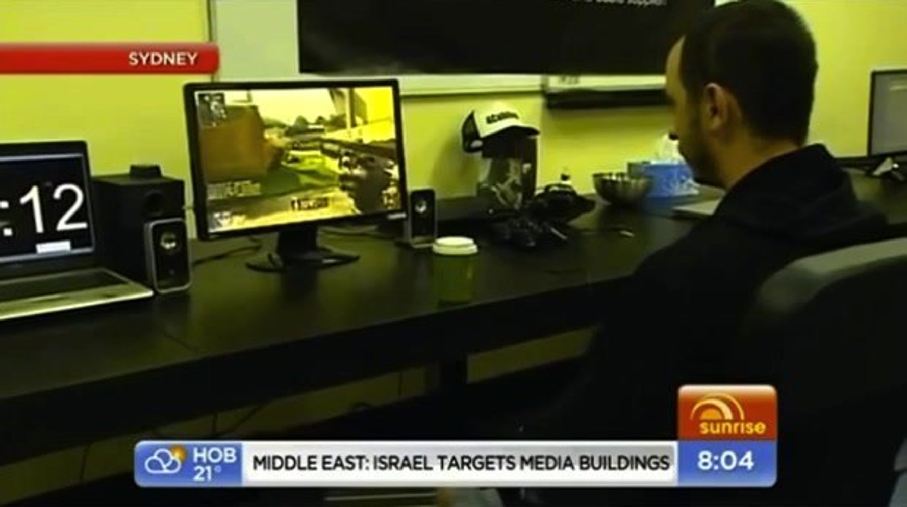 Australian Gamer Plays Call Of Duty For 135 Hours | HuffPost Videos