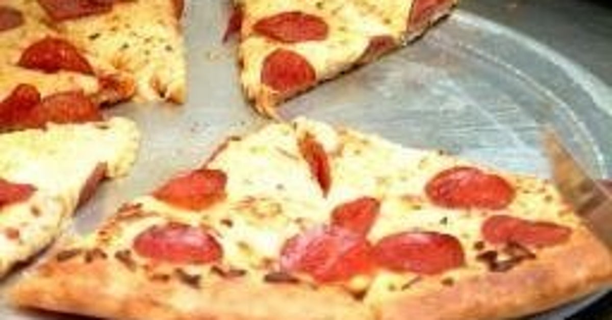 Flash Breasts For Free Pizza? | HuffPost Videos