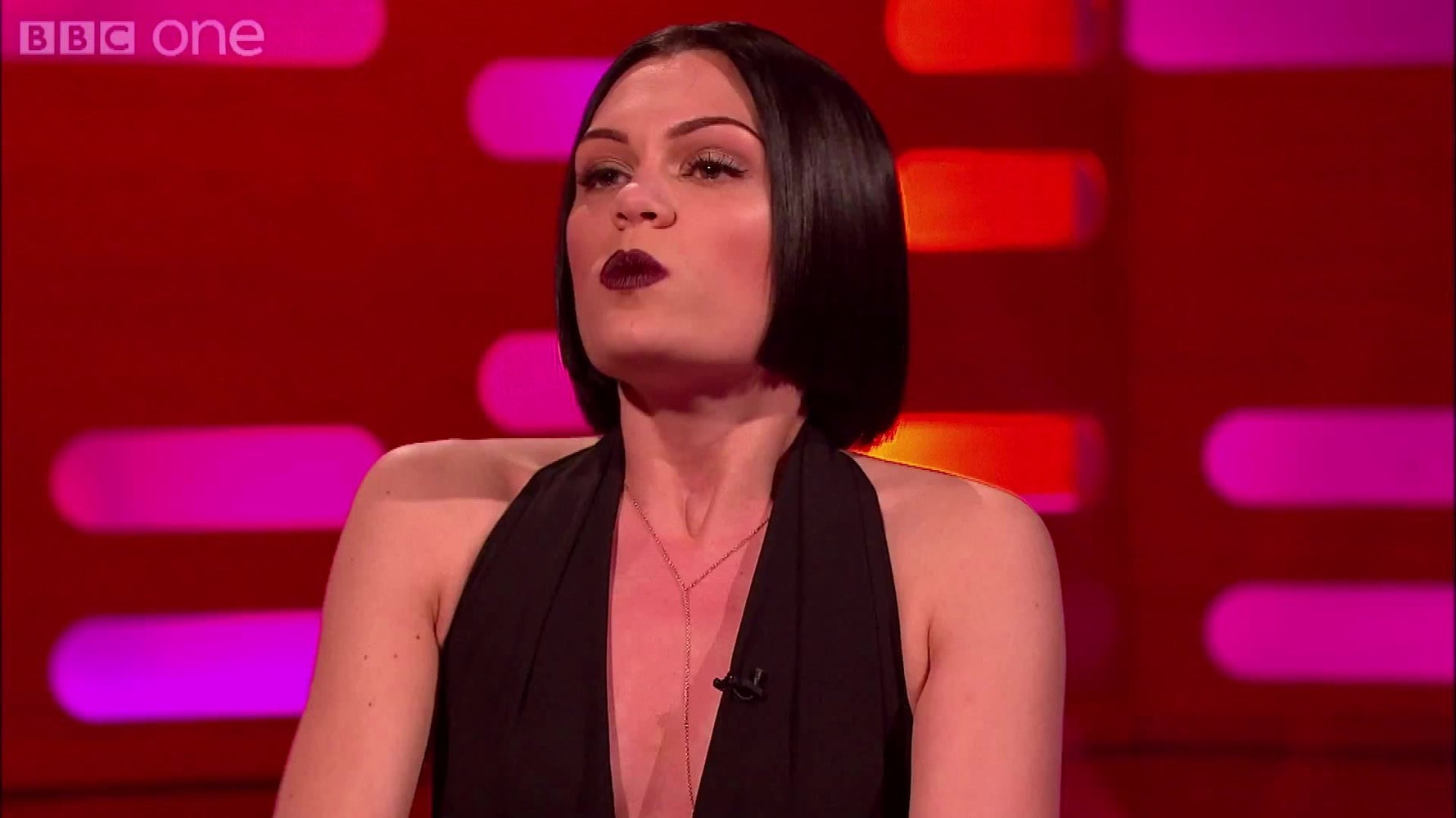 Jessie J Sings With Her Mouth Closed | HuffPost Videos