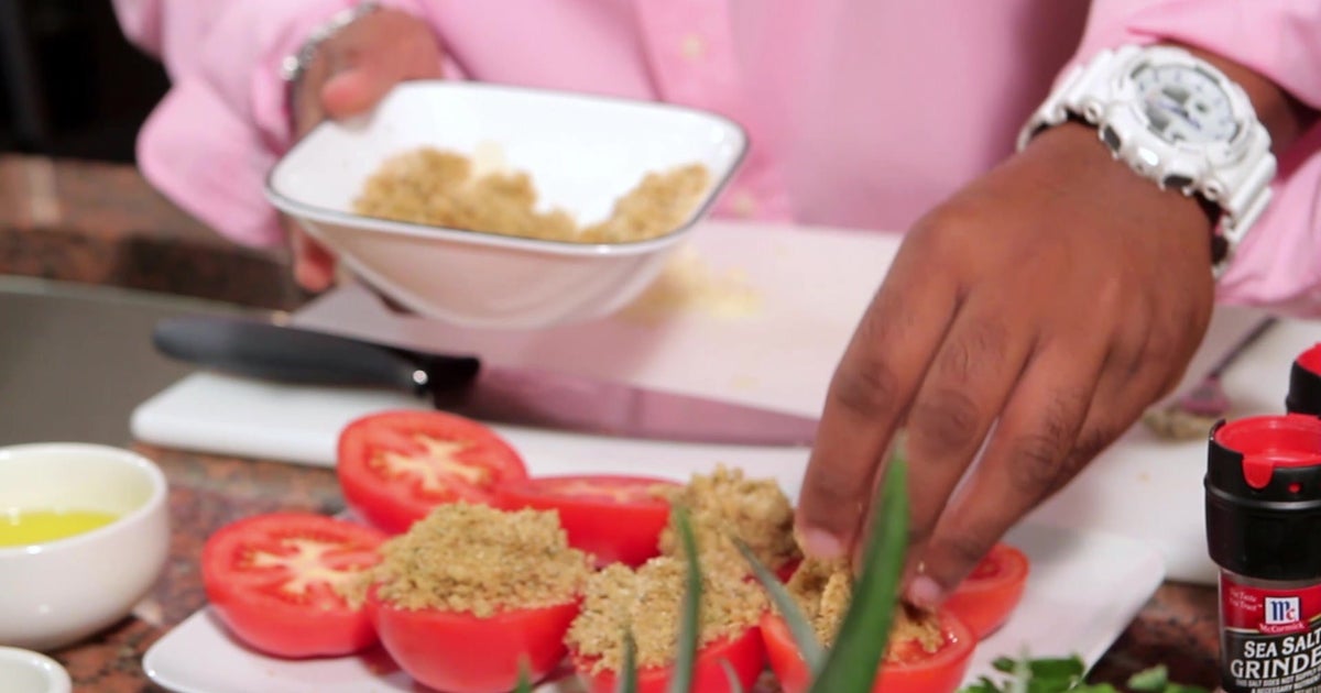 Cena En 20 Minutos Con Chef Cheo: Tomates a La Provenzal | HuffPost Videos