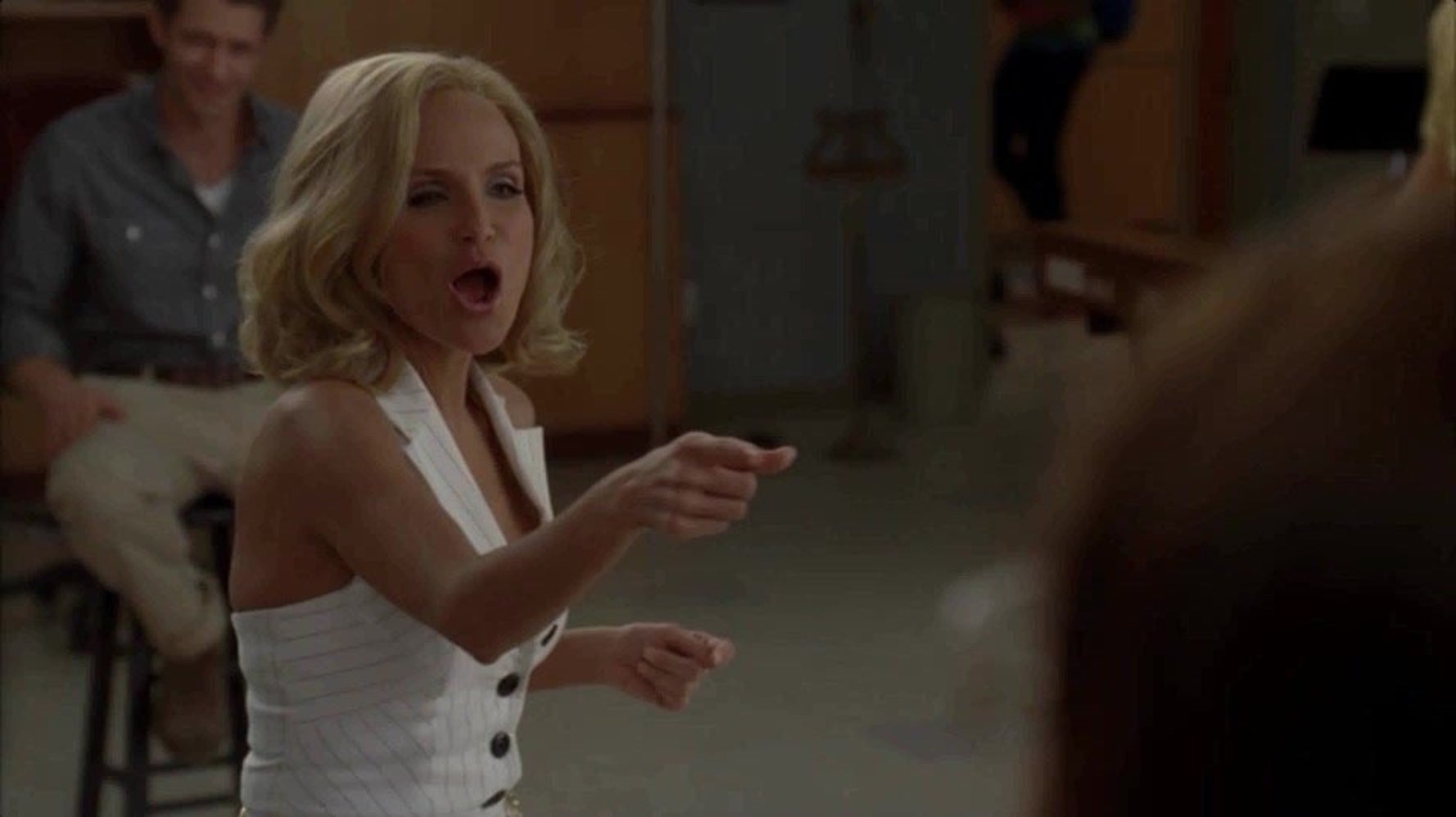 Glee: April Rhodes Performs 'Dreams' | HuffPost Videos