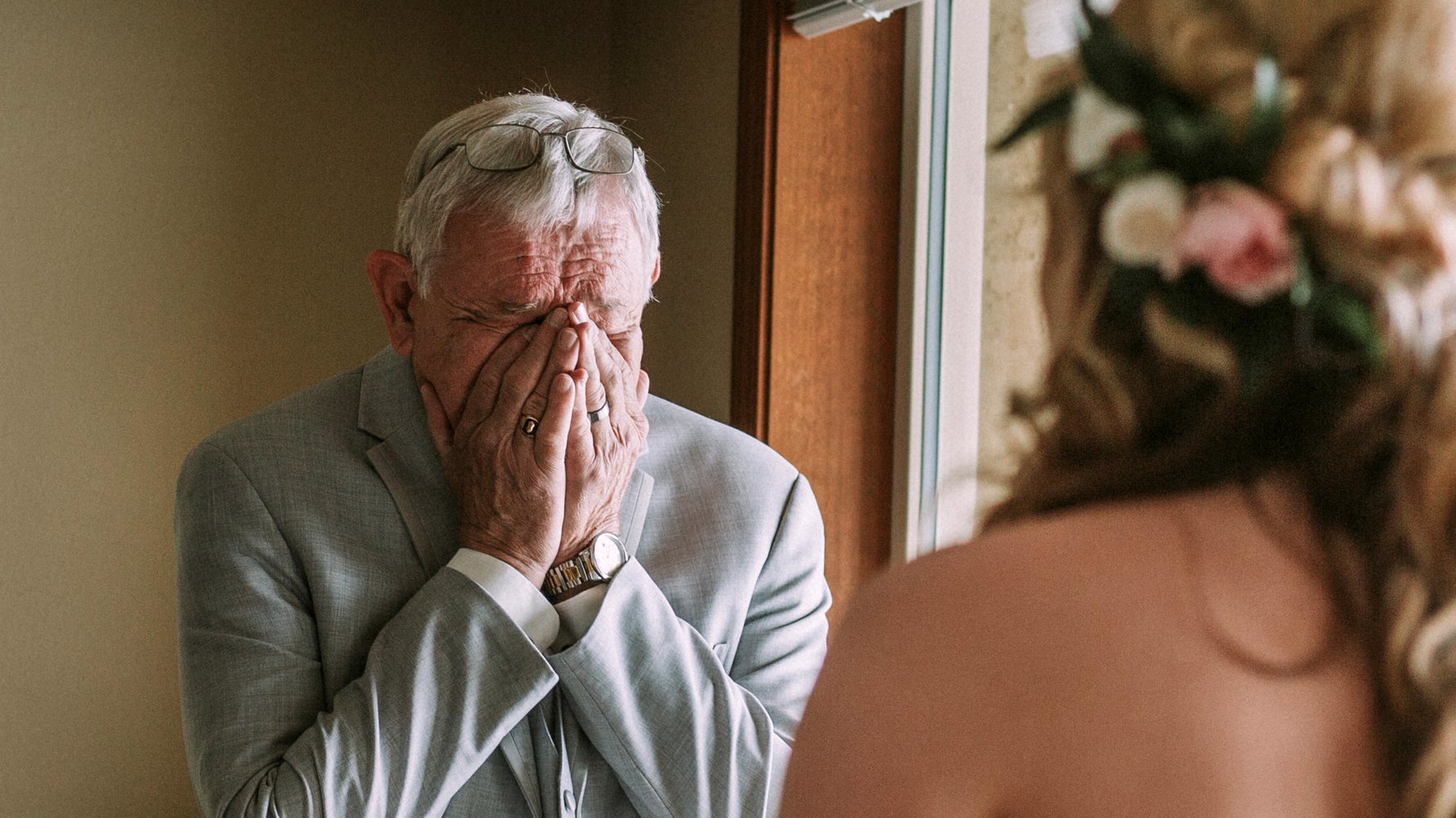 33 Emotional Photos Of Parents Seeing Their Daughters On Her Wedding ...