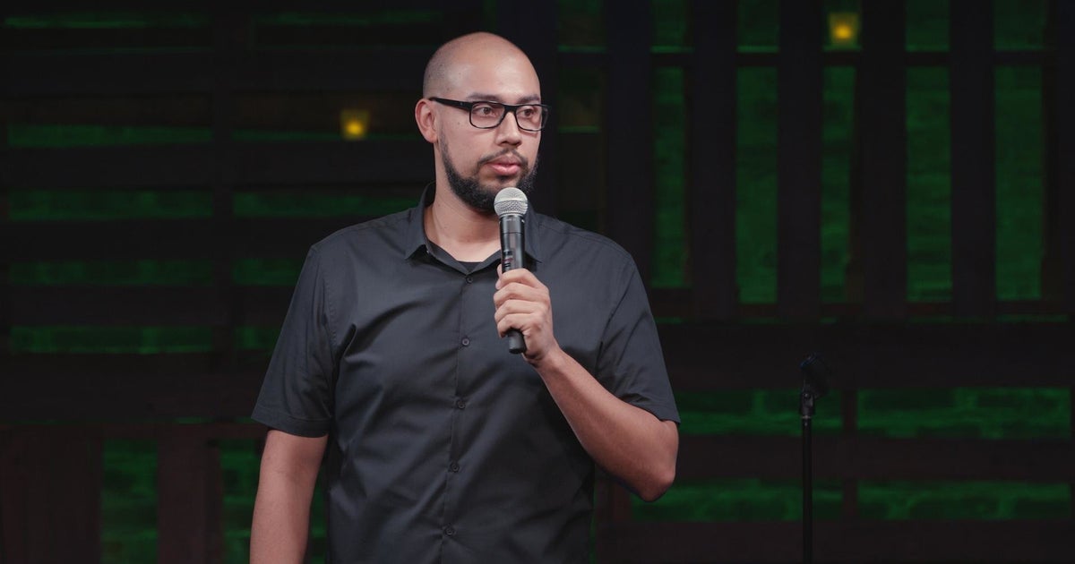 Más Mejor Comedy Showcase: Jesus Trejo Describes Money Problems ...