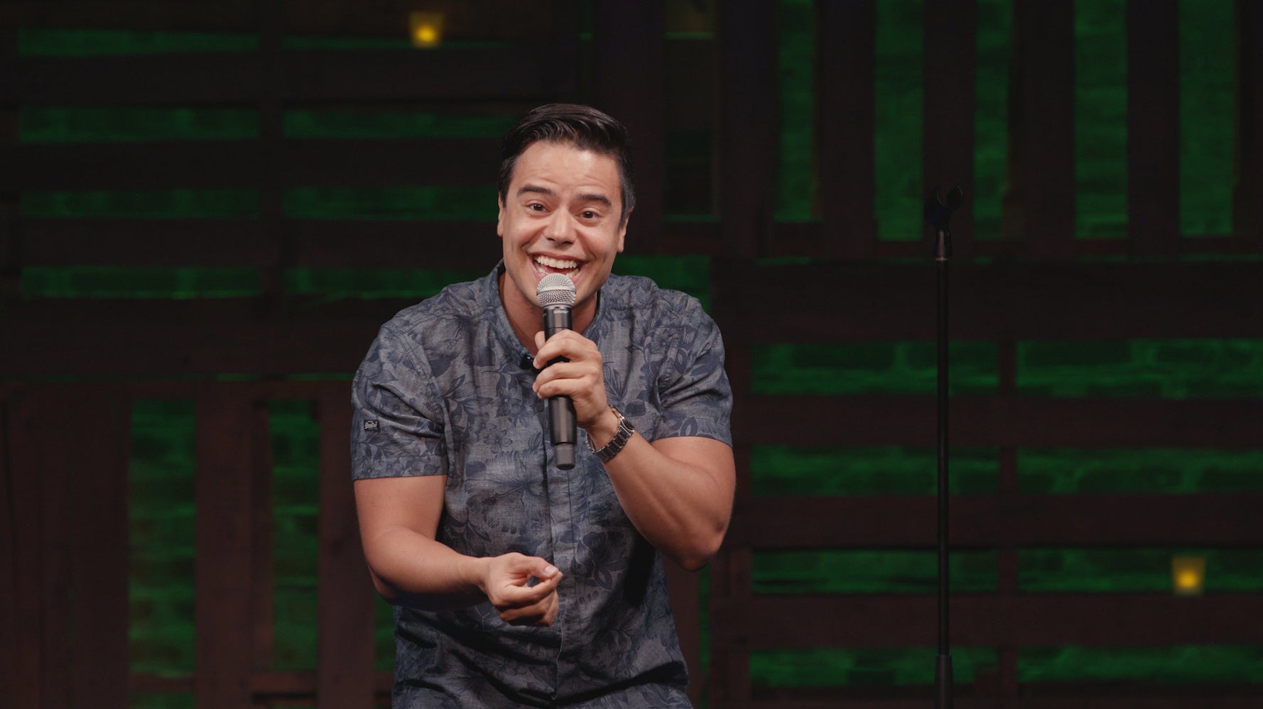 Más Mejor Comedy Showcase: Francisco Ramos Talks Privacy | HuffPost Videos