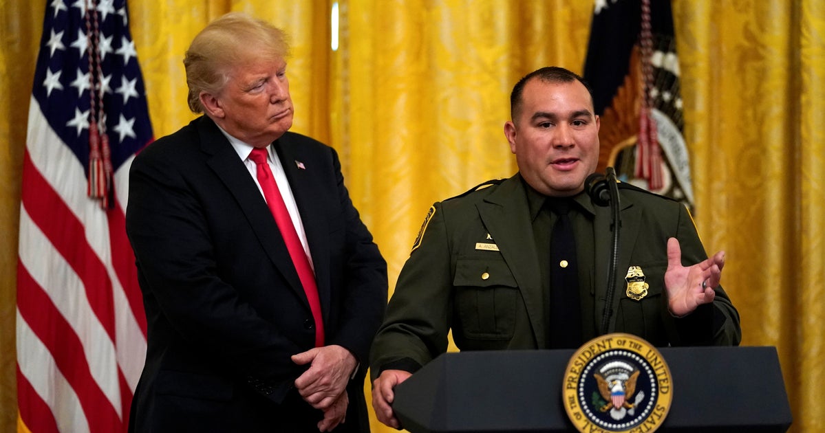 Trump Says Border Officer 'Speaks Perfect English' | HuffPost Videos