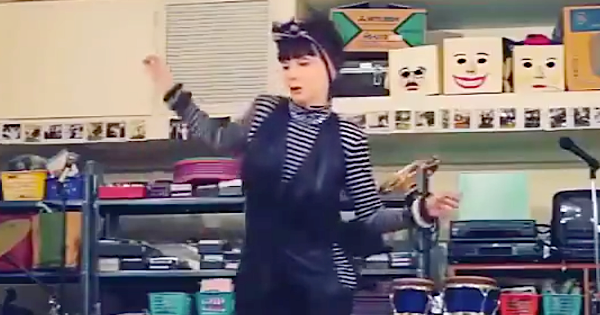 'Mickey' Singer Toni Basil Dancing At 74 Is So Fine, She Blows Our Mind ...
