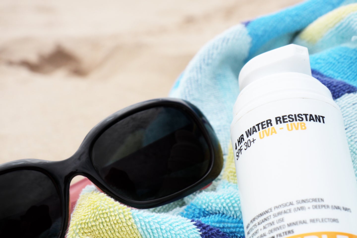 How To Remove Sunscreen Stains From Clothing With Baking Soda ...
