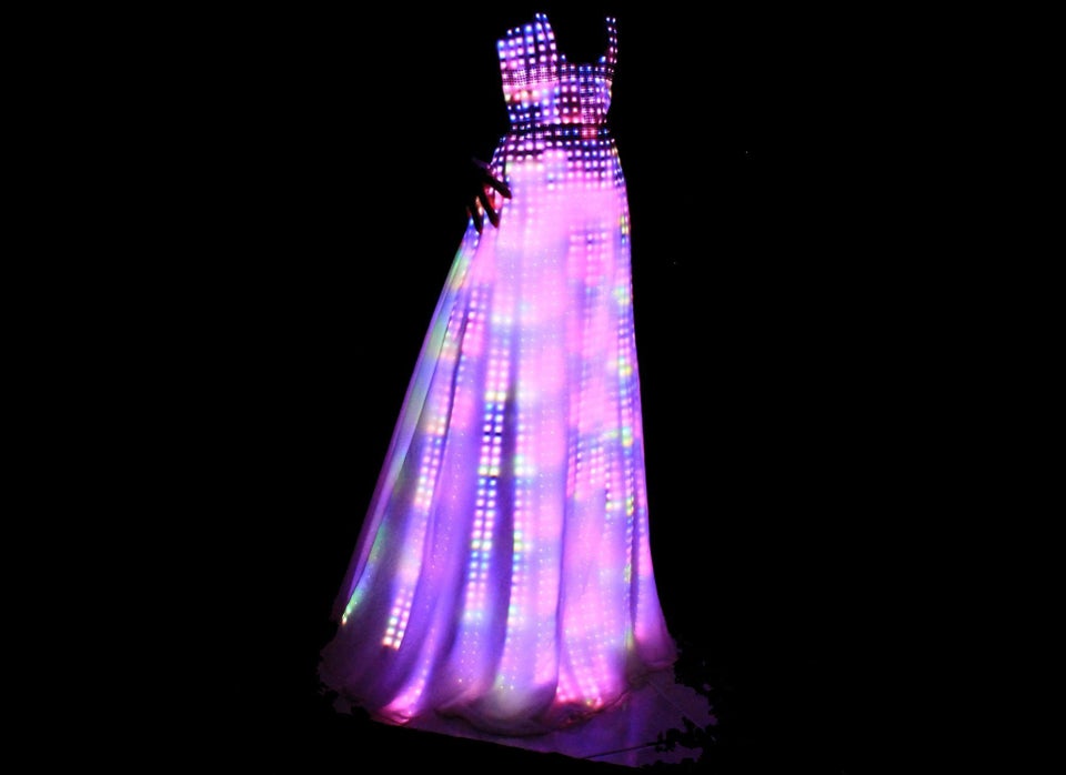 Twitter Dress Nicole Scherzinger Debuts Electronic Outfit By Cutecircuit Photos Huffpost Life