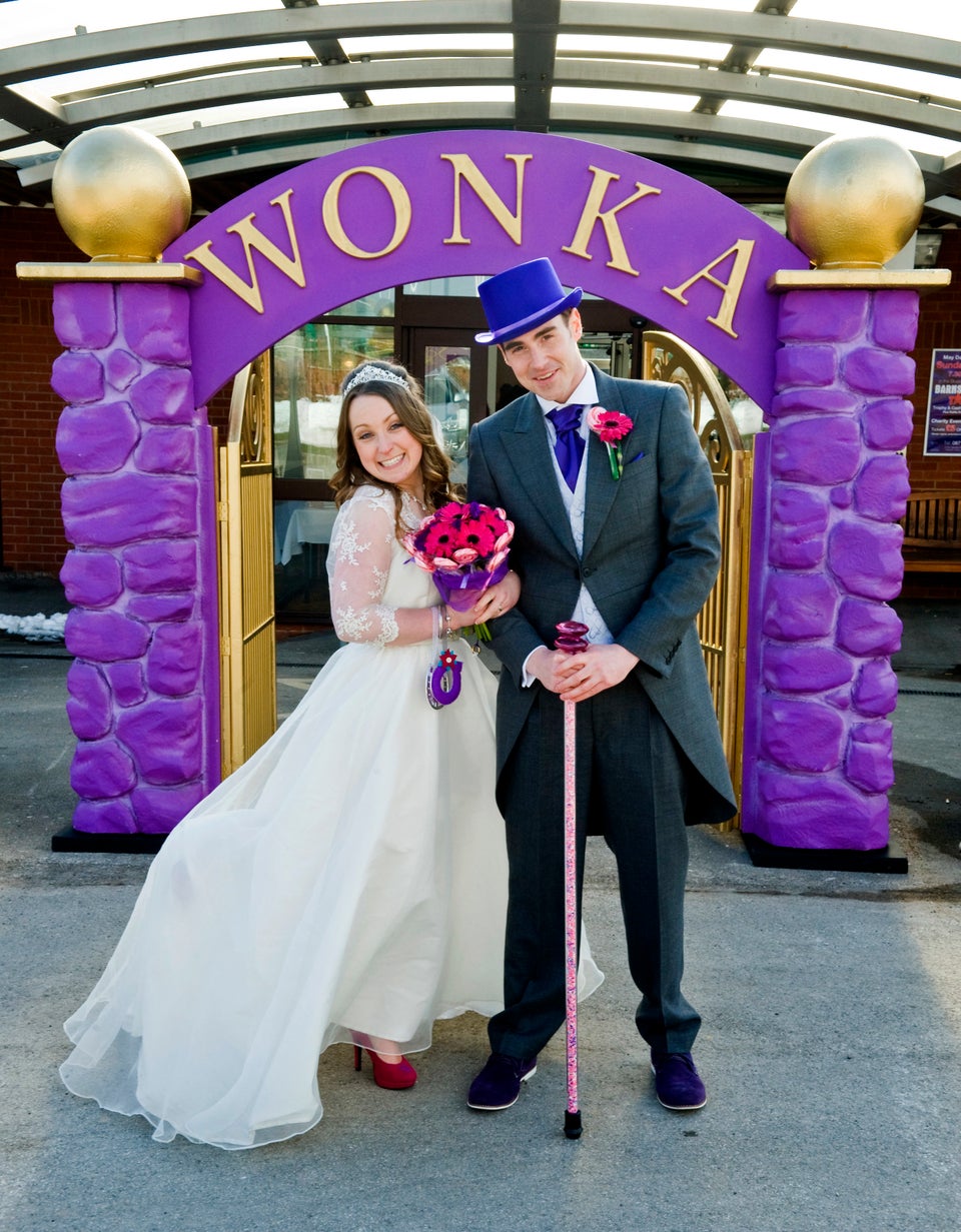Willy Wonka Wedding: Couple Hires Oompa Loompa To Appear At Nuptials (PHOTOS) | HuffPost Life