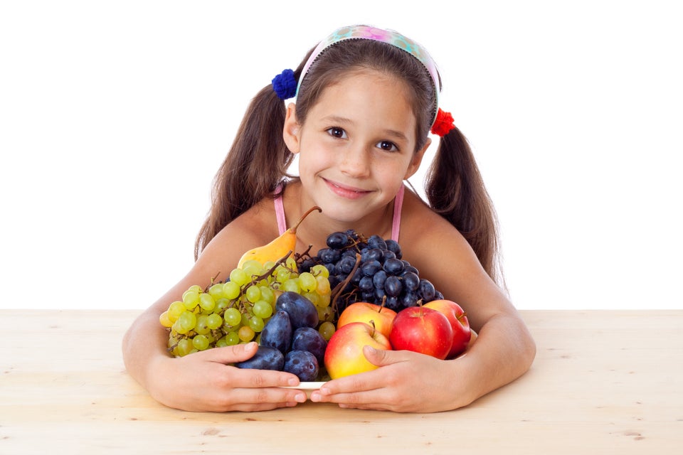 Stock Photos Of Kids Eating Is The Cutest (And Most Unrealistic) Thing ...