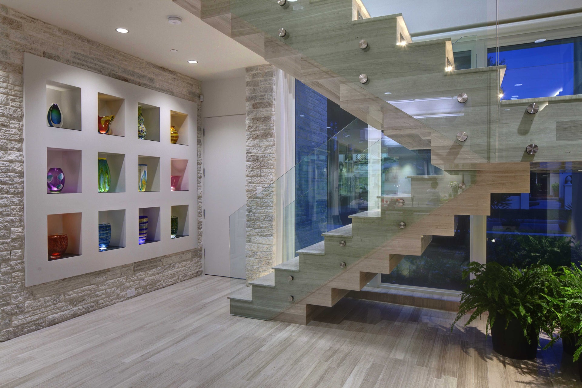 9 Stunning Staircases That Really Steal The Spotlight (PHOTOS ...
