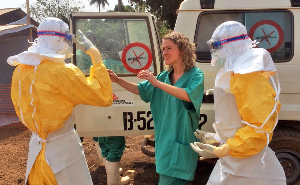 Striking Photos Of The Worst Ebola Outbreak In History | HuffPost Life