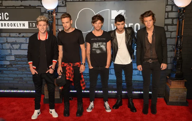 One Direction Drinking Beer At Vmas