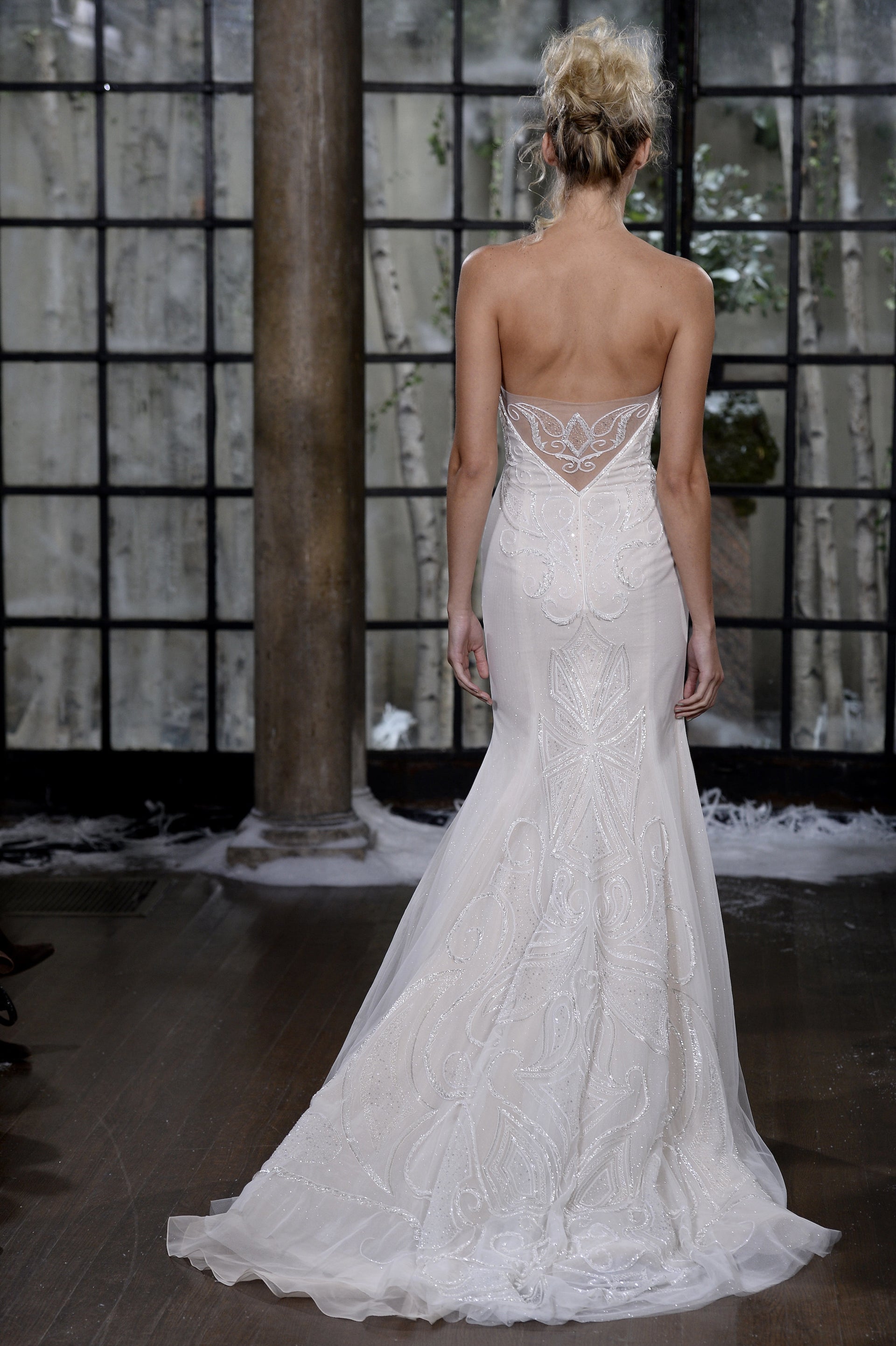 22 Hot-Off-The-Runway Wedding Gowns That Look Even Better From The Back ...