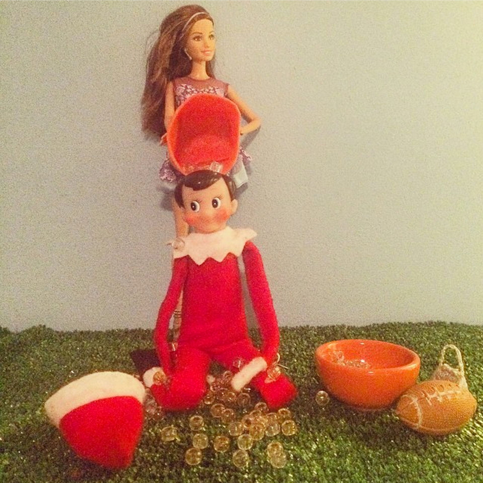 19 Must-See, Culturally-Relevant Elf On The Shelf Scenes | HuffPost Life