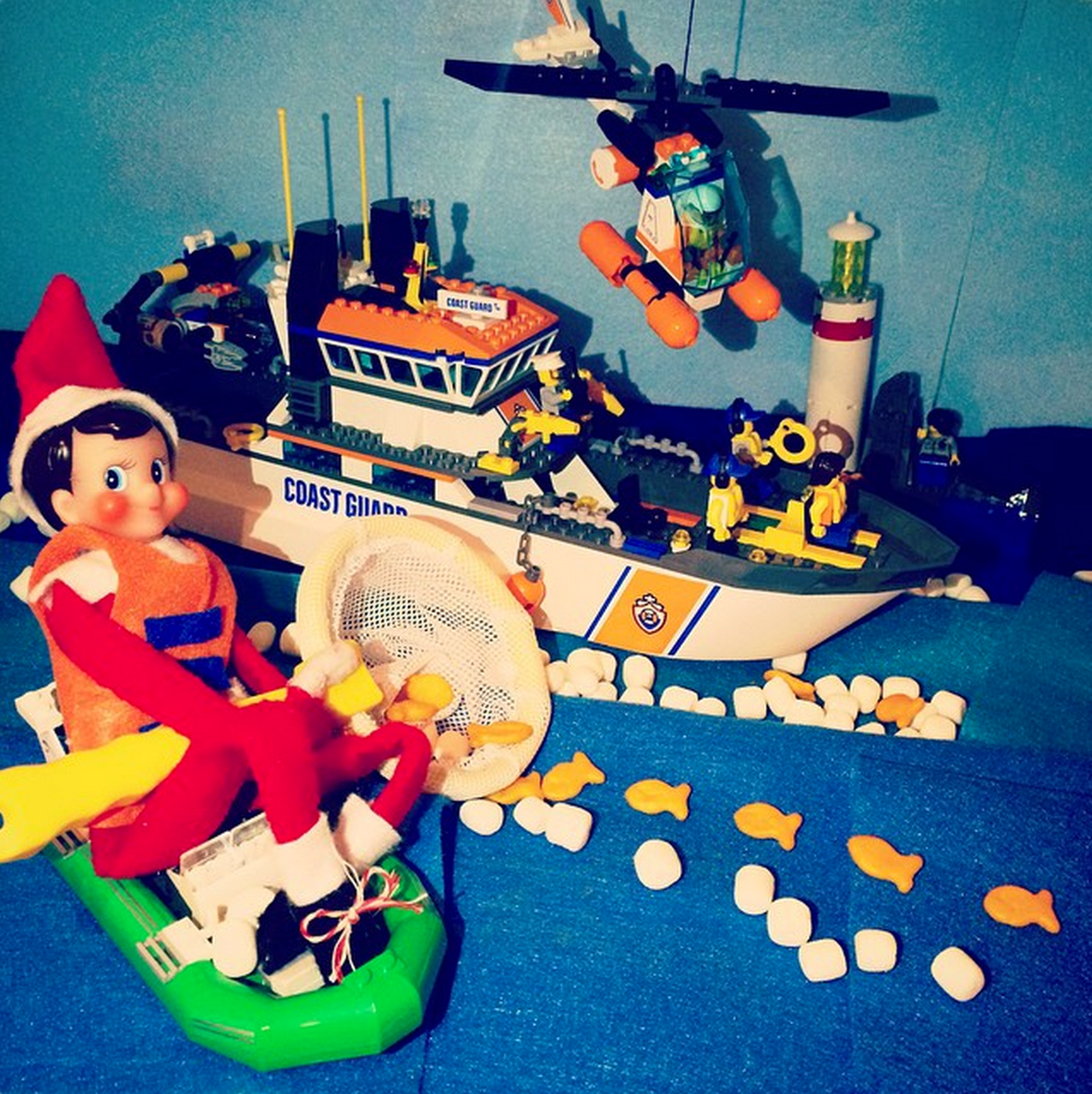 19 Must-See, Culturally-Relevant Elf On The Shelf Scenes | HuffPost Life