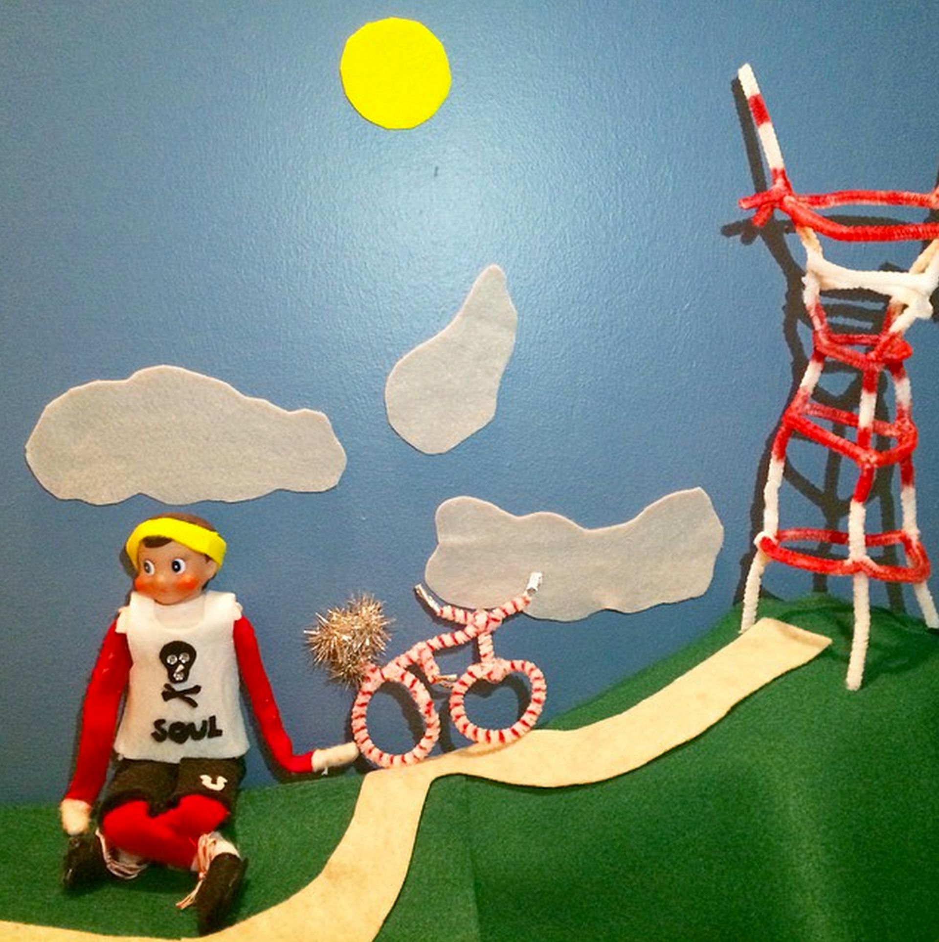19 Must-See, Culturally-Relevant Elf On The Shelf Scenes | HuffPost Life