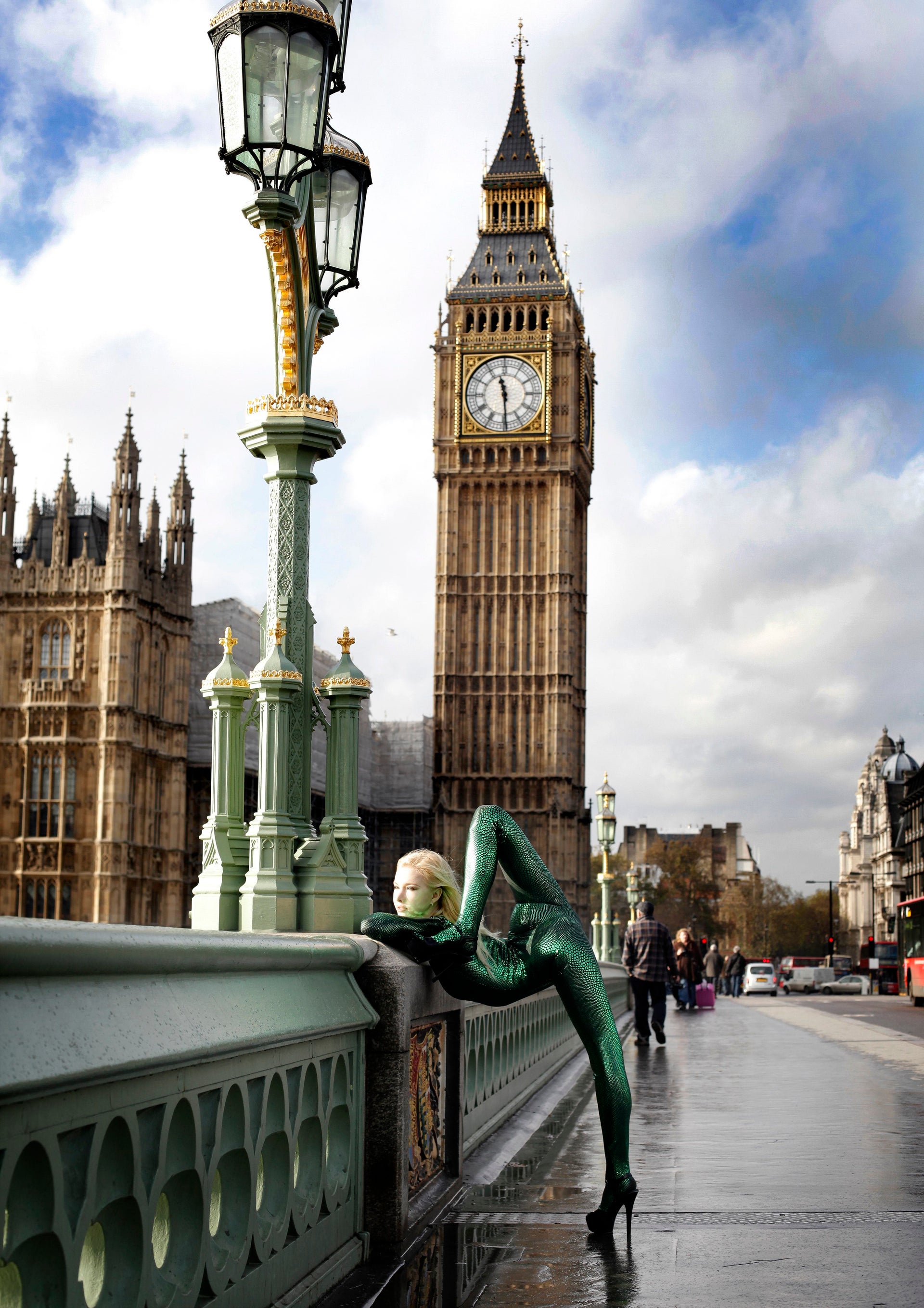 This Contortionist's Jaw-Dropping Moves Will Give You A Whole New ...