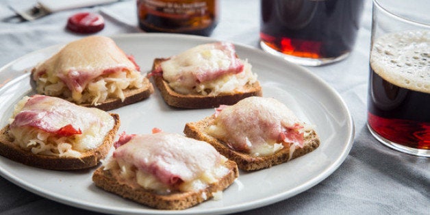 Mini Reuben Toasts for Your St. Paddy's Day Party | HuffPost Life