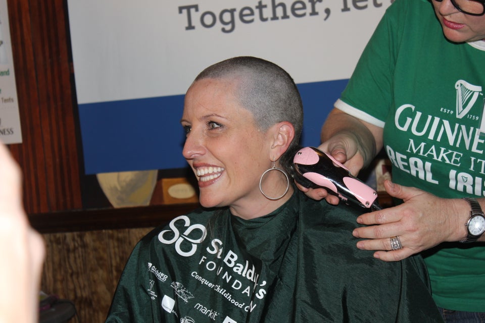 21 Inspiring Photos Of Nurses And Doctors Shaving Their Heads For ...
