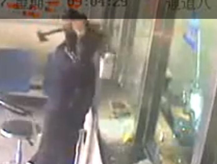 Top 5 Best Bank Robberies Caught On Tape | HuffPost Latest News