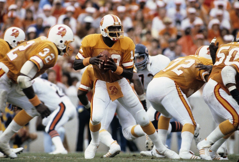 Former Nfl Player Doug Williams Became The First Black Quarterback In