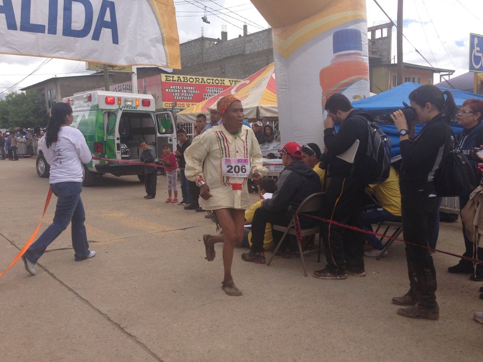 Raramuri Indigenous Runners Race In Mexico's 'Ultramaratón De Los ...