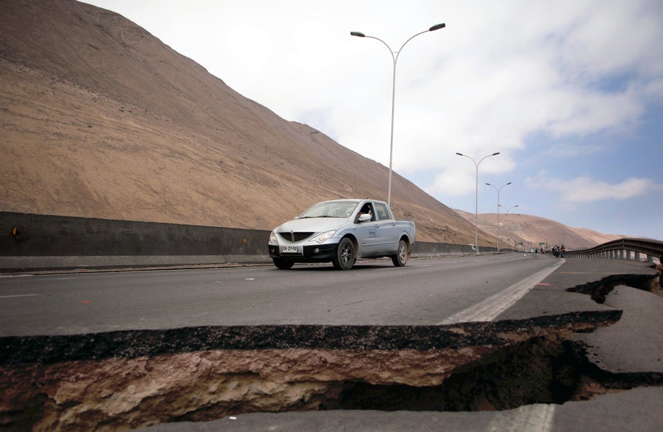 The Destruction Left Behind After Chile's Earthquake (PHOTOS ...