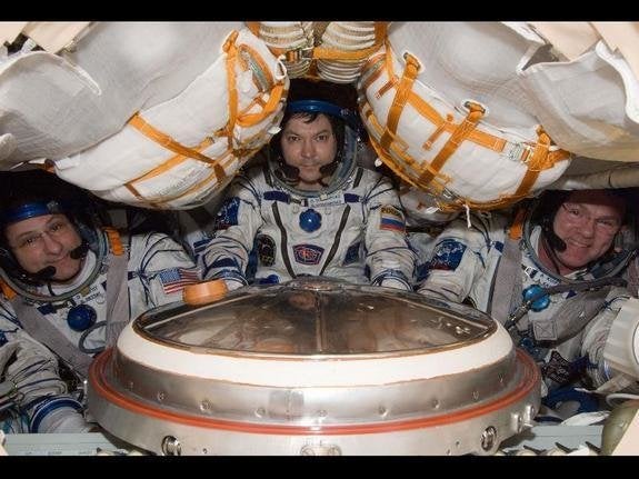 Space Station Astronauts Return To Earth Sunday From ISS, NASA Says ...